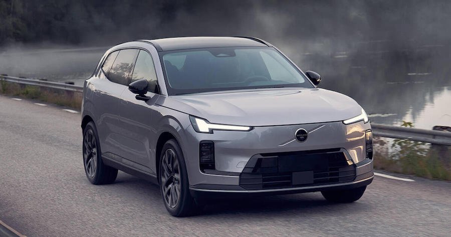 New Volvo XC70 revealed as 'long-range' plug-in hybrid