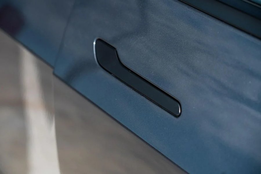 China Is Banning Tesla-Style Retractable Door Handles Over Safety Concerns